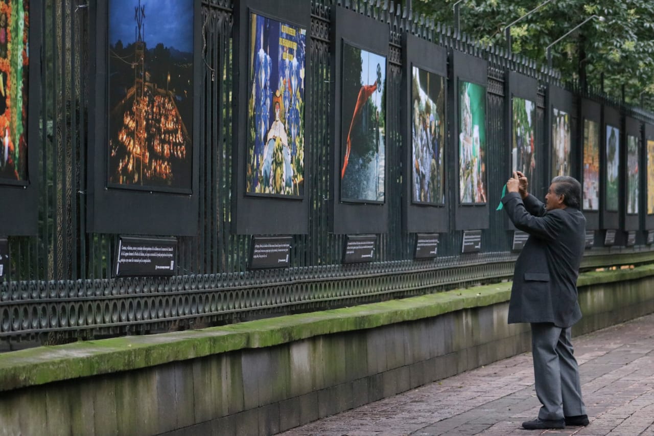 56 miradas para honrar la vida: inauguran exposición sobre el Día de ...